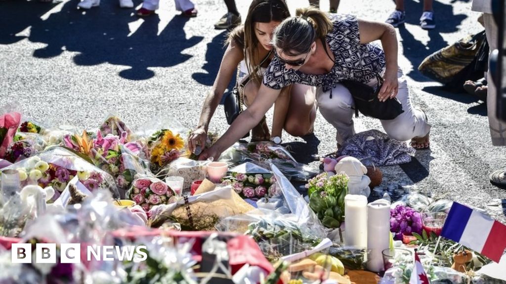 Nice attack: France calls up 12,000 reservists - BBC News