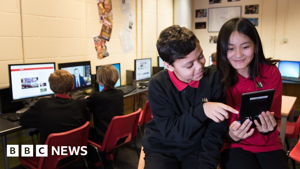 BBC game challenges young people to spot "fake news" - BBC News