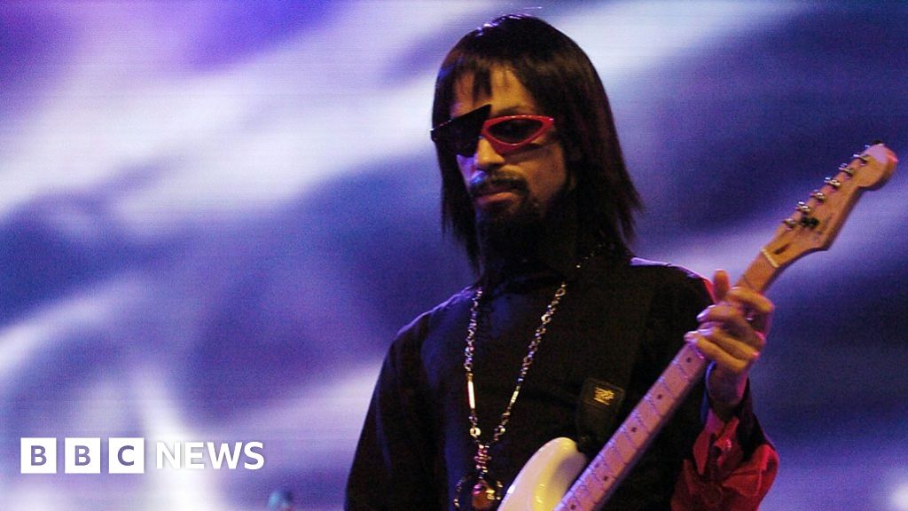 When Prince spoke to the BBC - and didn't say a word - BBC News