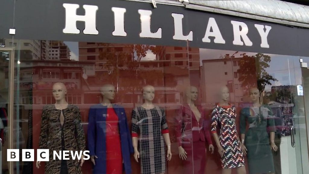 Hillary Clinton fashion on point in Kosovo - BBC News