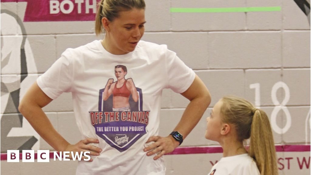 Savannah Marshall: Boxer admits school struggles before sport - BBC News