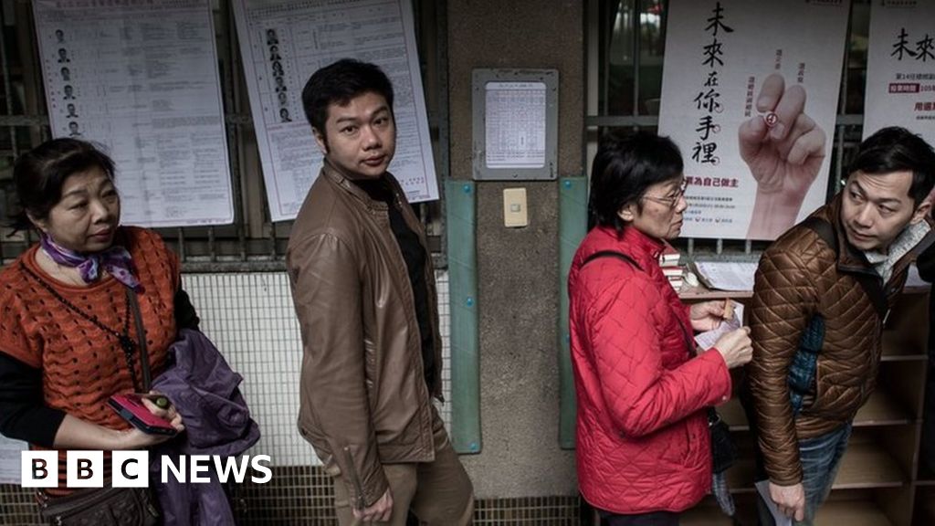 Taiwan votes in crucial elections - BBC News
