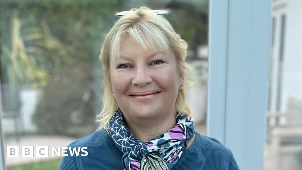 Guernsey s﻿exual health educator wins award