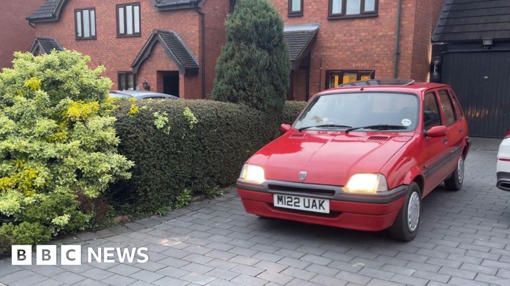 Classic car from Netflix's One Day series made in Longbridge - BBC News