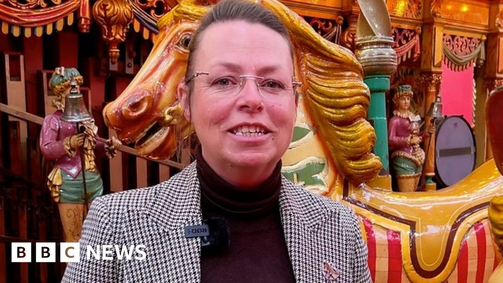 'People don't know who we Showmen are' - BBC News