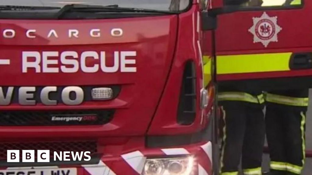 Firefighters tackle swimming pool fire in Devon - BBC News