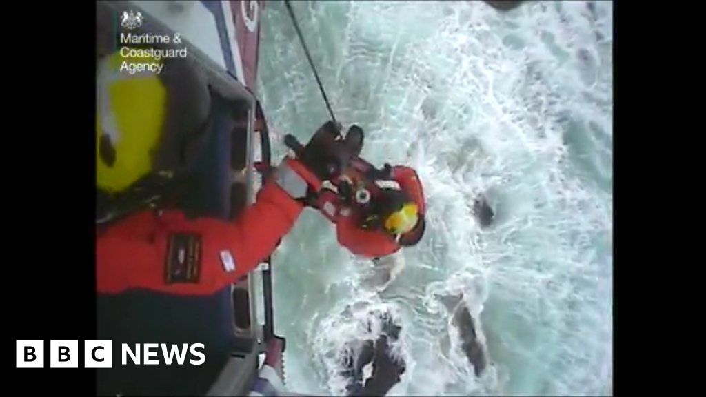 Surfer rescued from rock in ocean off Lewis - BBC News