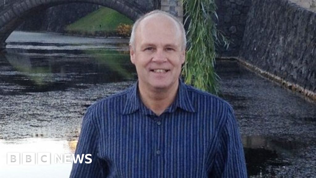 David Colley named as man who died at Great North Run - BBC News