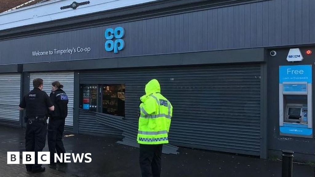 Timperley ATM blast: Bomb squad called in over failed raid - BBC News