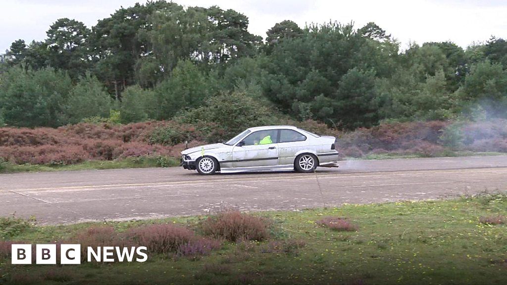 Police officer put through paces on advance driving test - BBC News