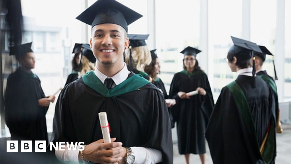 Take time to find a job, students urged - BBC News