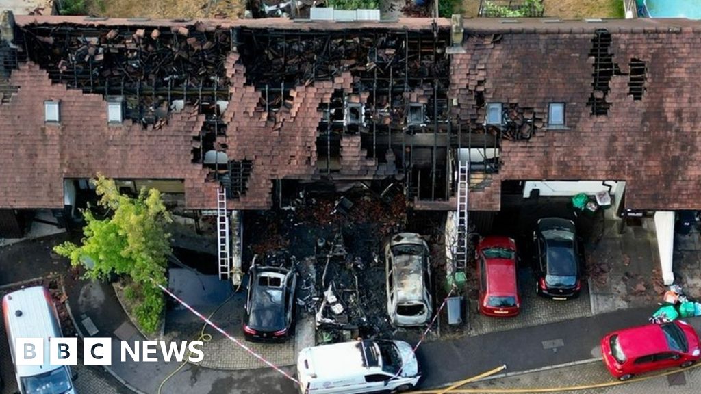 Teenager, 17, arrested after severe house fire in Calcot - BBC News