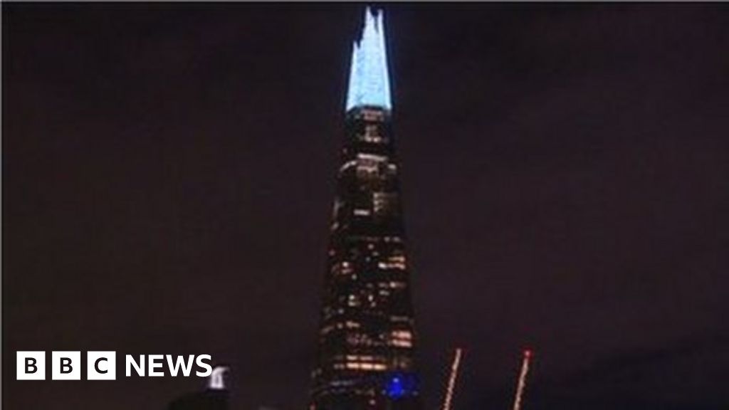 London's Shard gets some festive sparkle - BBC News