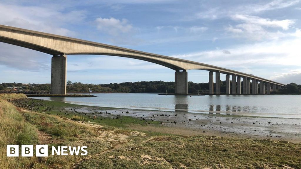 Ipswich bridge to be partially closed for barrier repair - BBC News
