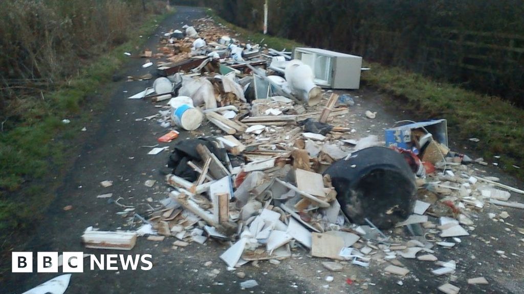 Dumped toilet and bathtub 'could have caused a fatal accident' - BBC News