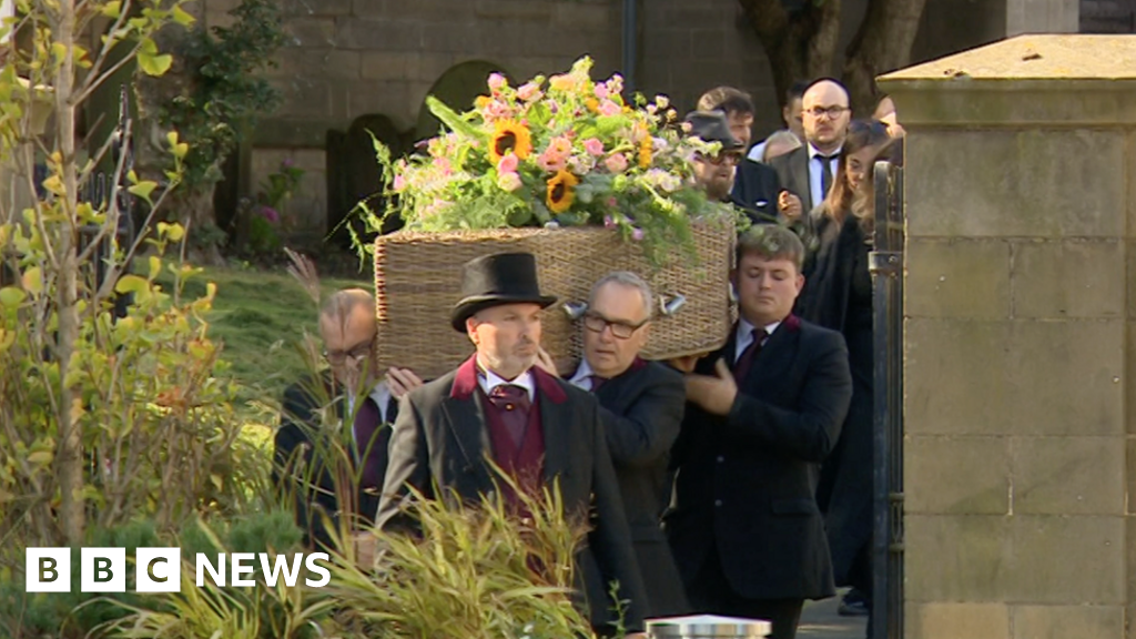 Faye Fantarrow: Funeral for Sunderland singer - BBC News
