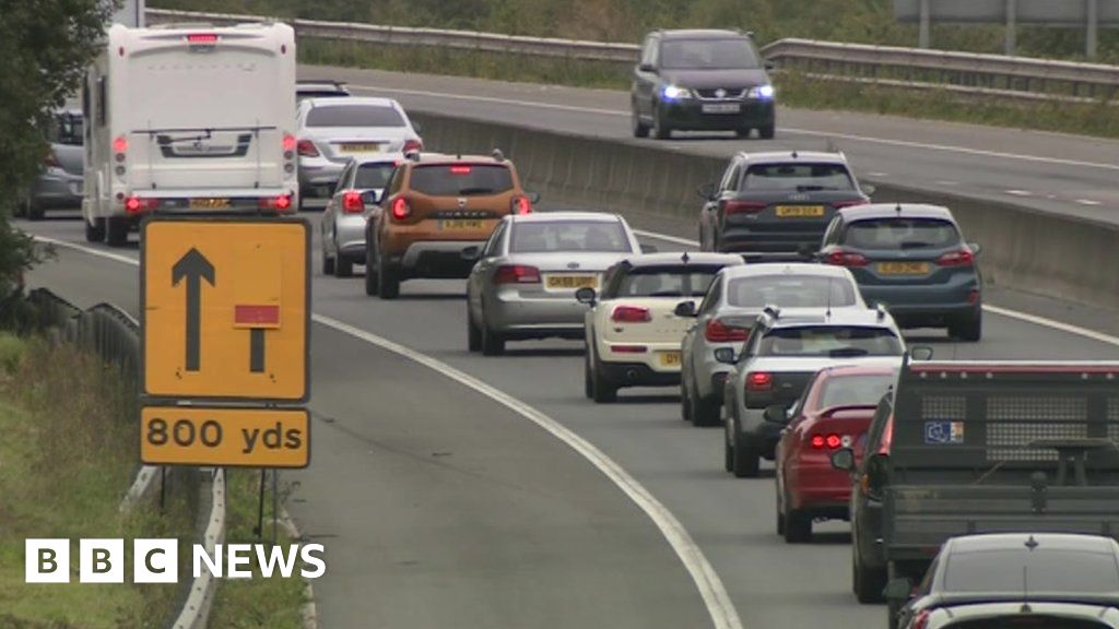 Woman dies in car crashes on M11 near Harlow - BBC News