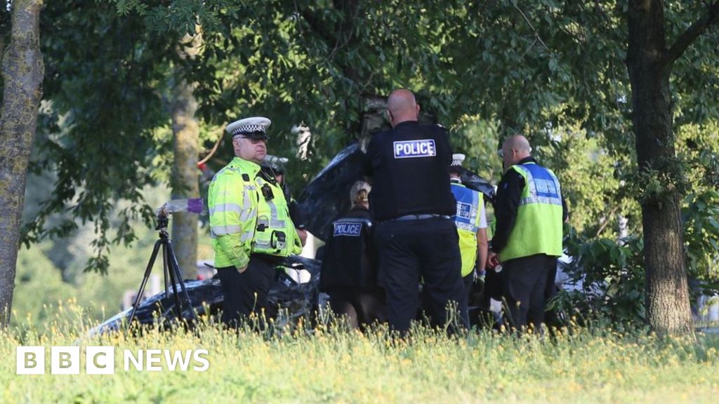 Peterborough Eye roundabout: Three men dead in car crash - BBC News