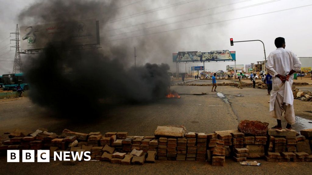 Sudan crisis: 40 bodies pulled from Nile, opposition says - BBC News