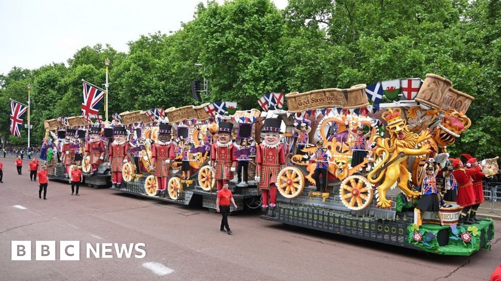Bridgwater Carnival cart to survive as tribute to Queen - BBC News