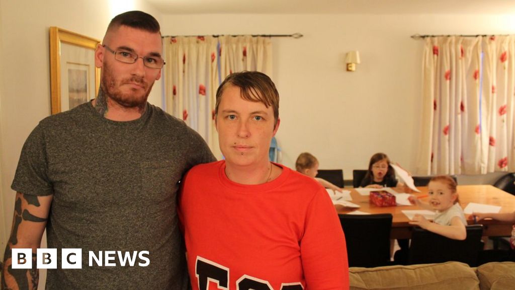 Homeless family in Cornwall rehoused 13 times in 18 weeks - BBC News