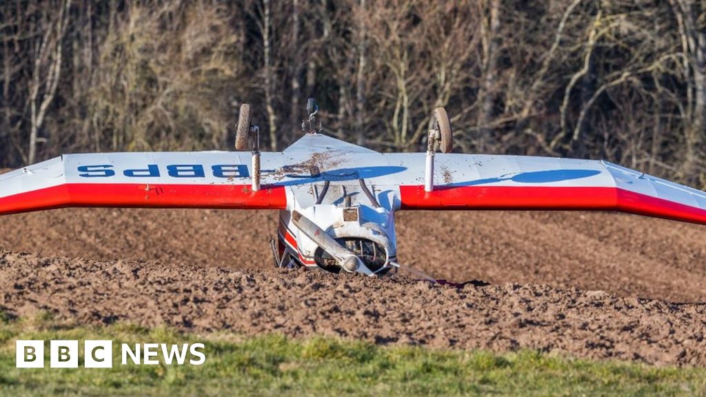 Pilot injured in light aircraft crash in Lossiemouth - BBC News