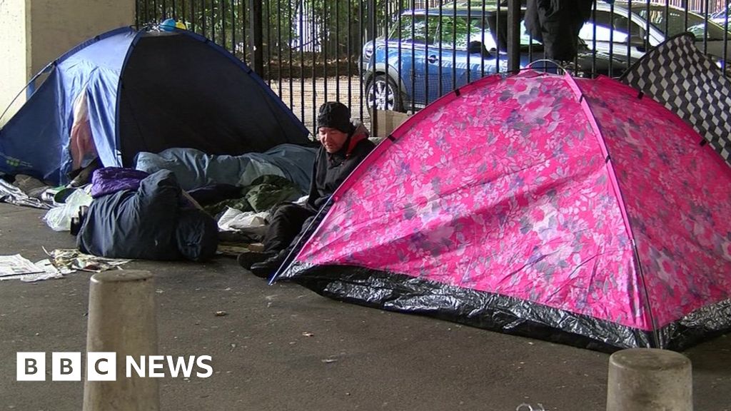 Homeless evicted from Manchester city centre camp - BBC News