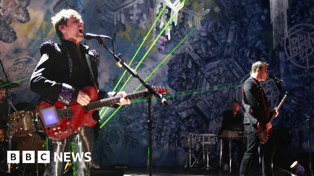 National Bowl 'cultural icon' returns with Muse gig - BBC News