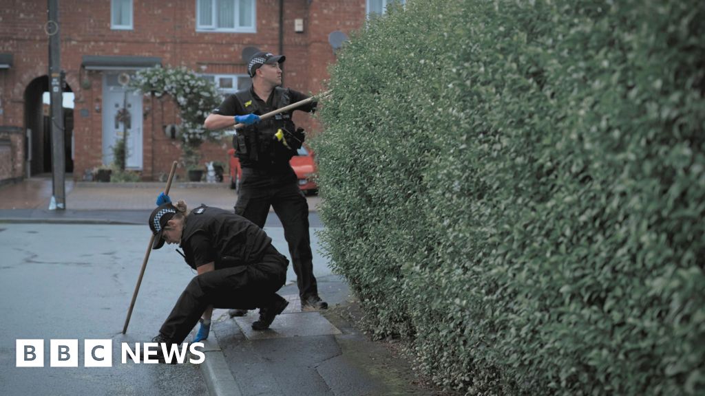Following West Mercia Police as a murder investigation begins - BBC News