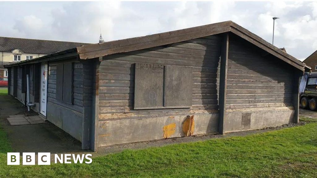 Pulrose residents urged to share views on play equipment - BBC News