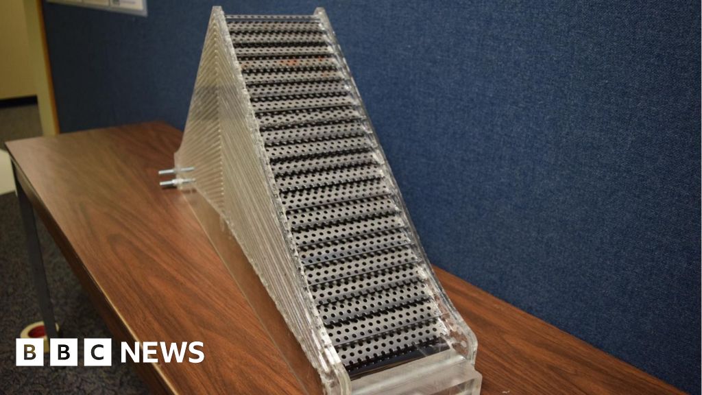 Device could make underwater objects appear invisible to sonar - BBC News