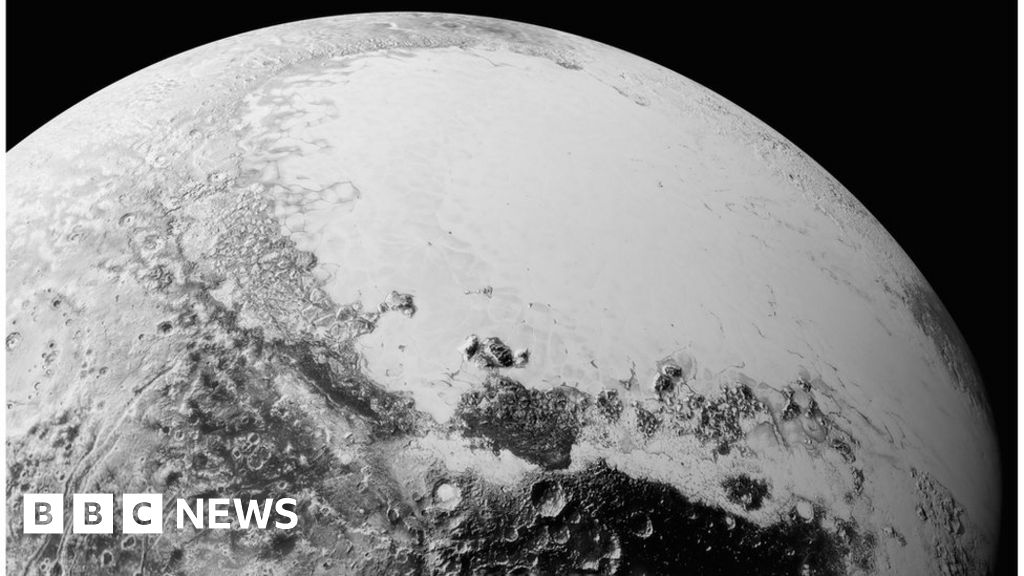 New Horizons resumes image return - BBC News
