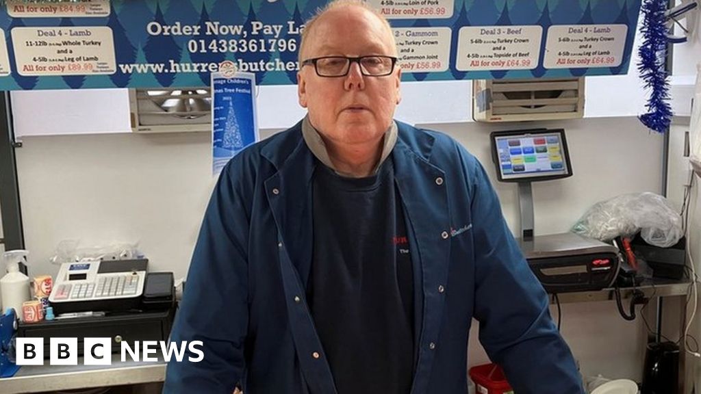 Stevenage Indoor Market must change to survive, say traders - BBC News