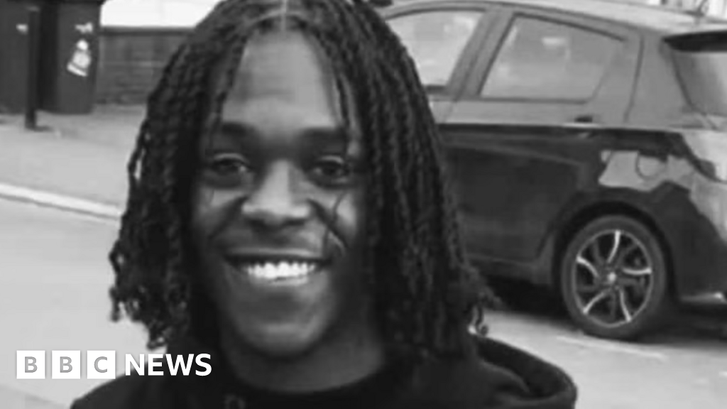 Kane Moses stabbing: Boy, 17, charged with murder - BBC News