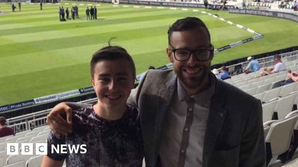 Autistic man 'refused help' on train calls for awareness - BBC News