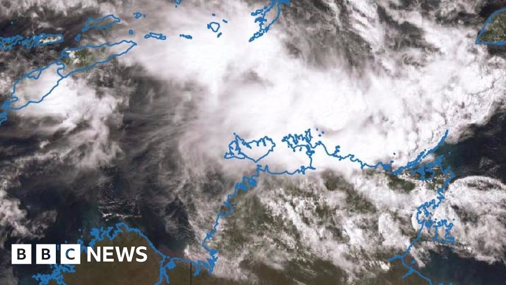 Cyclone warning for Australia cancelled - BBC News