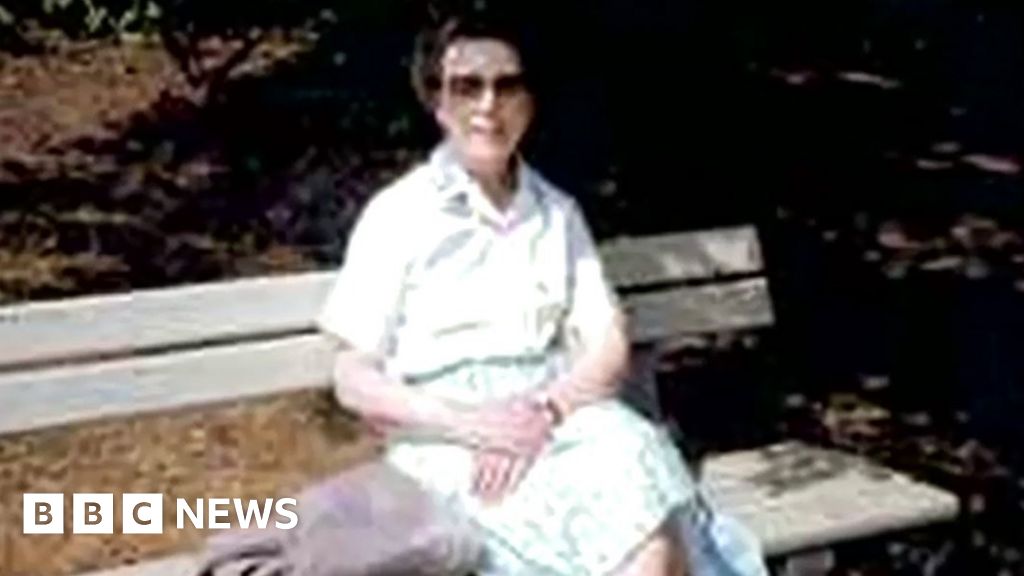 Surrey Gibson Court retirement home fined over fatal fire - BBC News