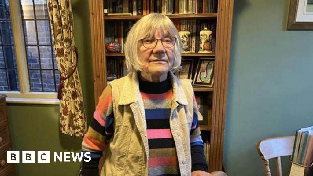 Royal Mail: Widow expresses despair over postal service delays - BBC News