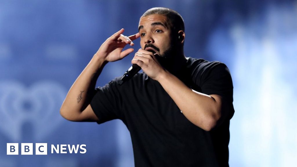 Drake named best-selling artist of 2016 - BBC News