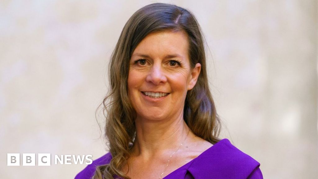 Queen's Jubilee birthday honours: OBE for former journalist - BBC News