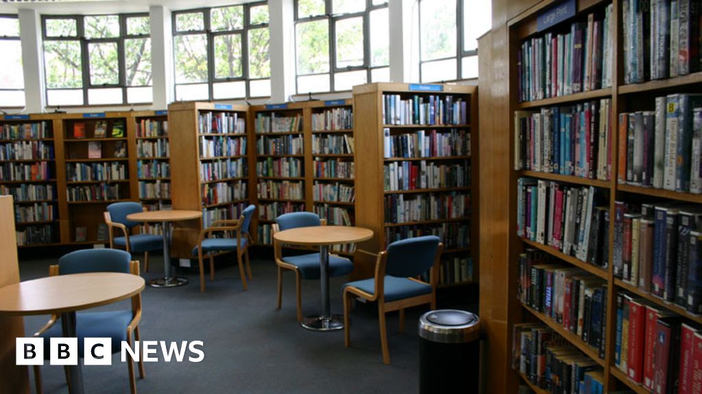 The volunteers who are keeping local libraries alive - BBC News