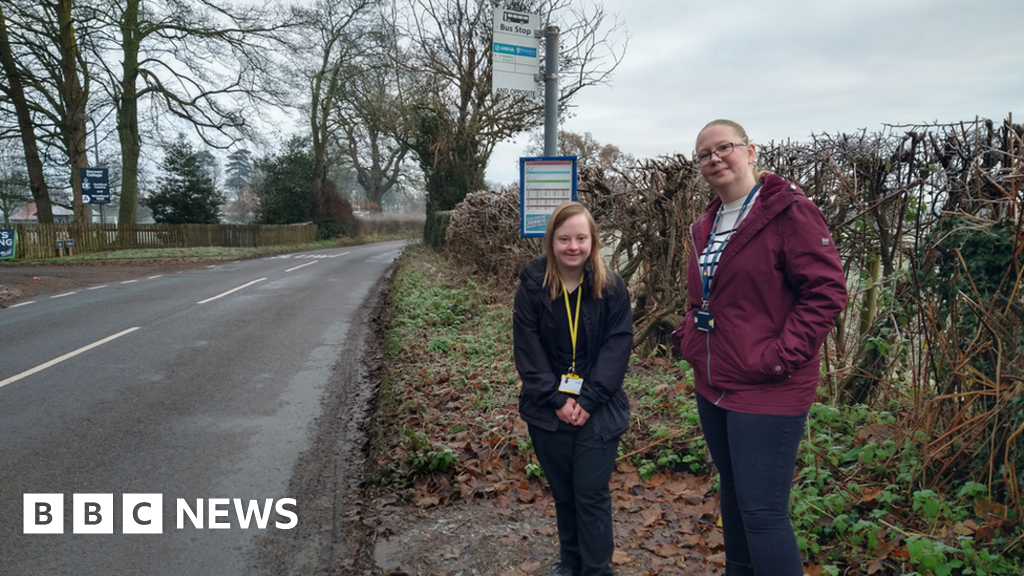 Derwen College calls for speed limit reduction - BBC News