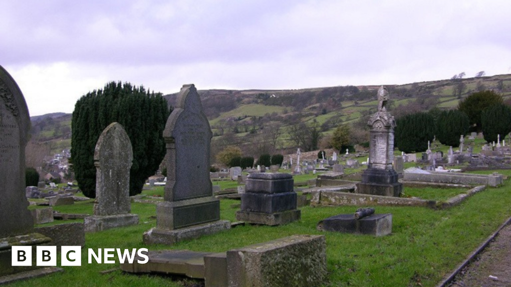 North Yorkshire: Plans submitted to extend nearly-full cemetery - BBC News
