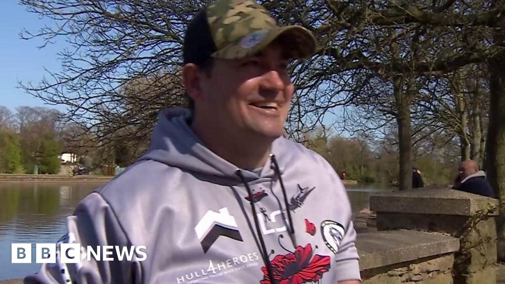 Amputee veteran's fundraising walk five months after losing leg - BBC News