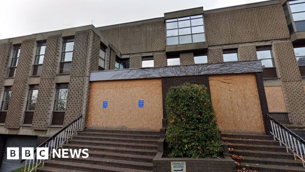 Lincoln's old police station 'to be sold soon' - BBC News