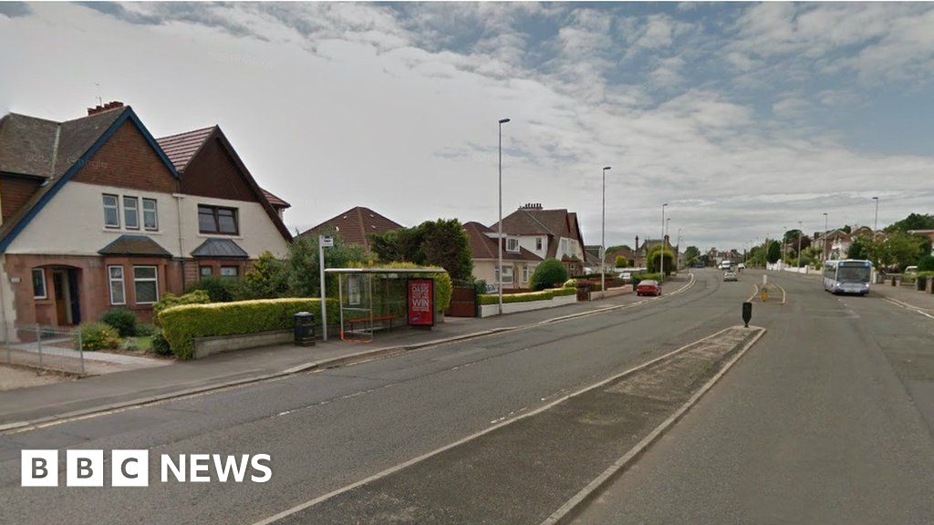 Witnesses sought in Paisley murder bid shooting - BBC News