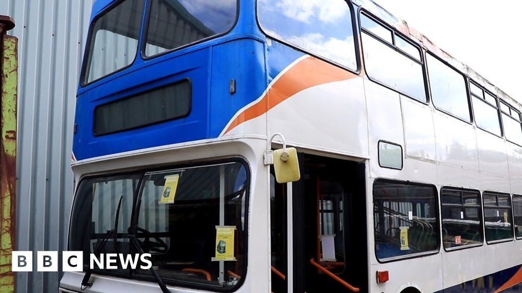 Swindon bus project to provide shelter for homeless - BBC News