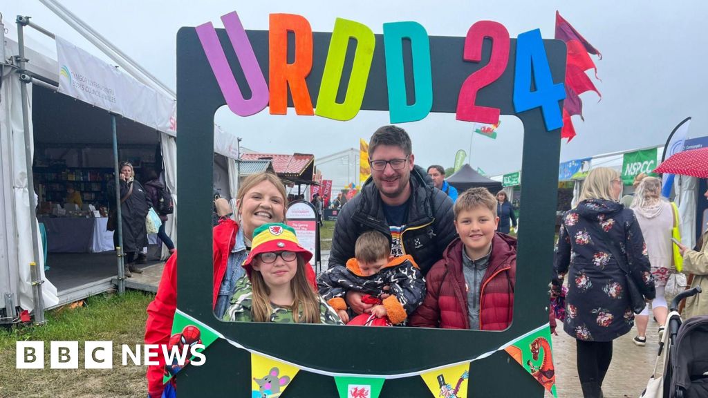 Urdd Eisteddfod: Photos from a festival of sunshine and showers
