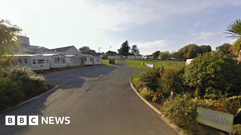 Thorness Bay: Man found dead in caravan at holiday park - BBC News