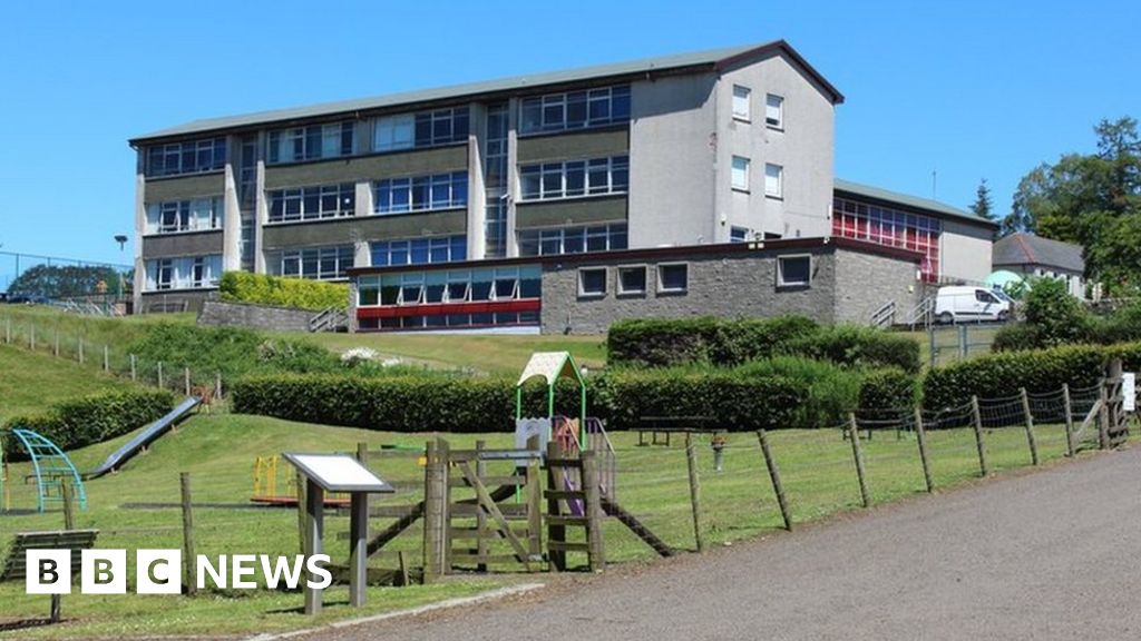 Parents hopeful that 18-pupil Dalry school can remain open - BBC News